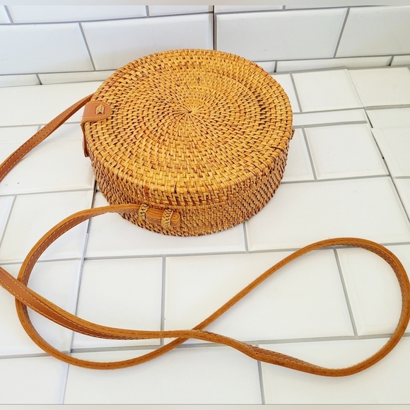 Bags | Nwot Ladies Small Round Circle Rattan Straw Shoulder Purse ...
